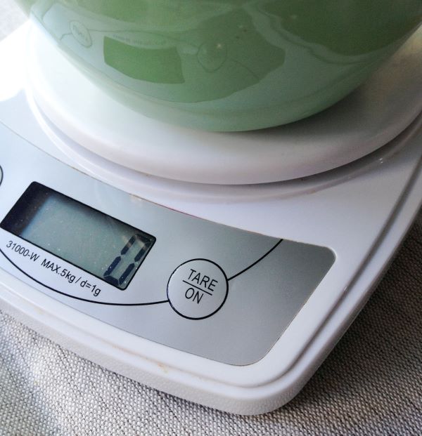 Using the Tare Setting on Your Digital Scales – BakeClub